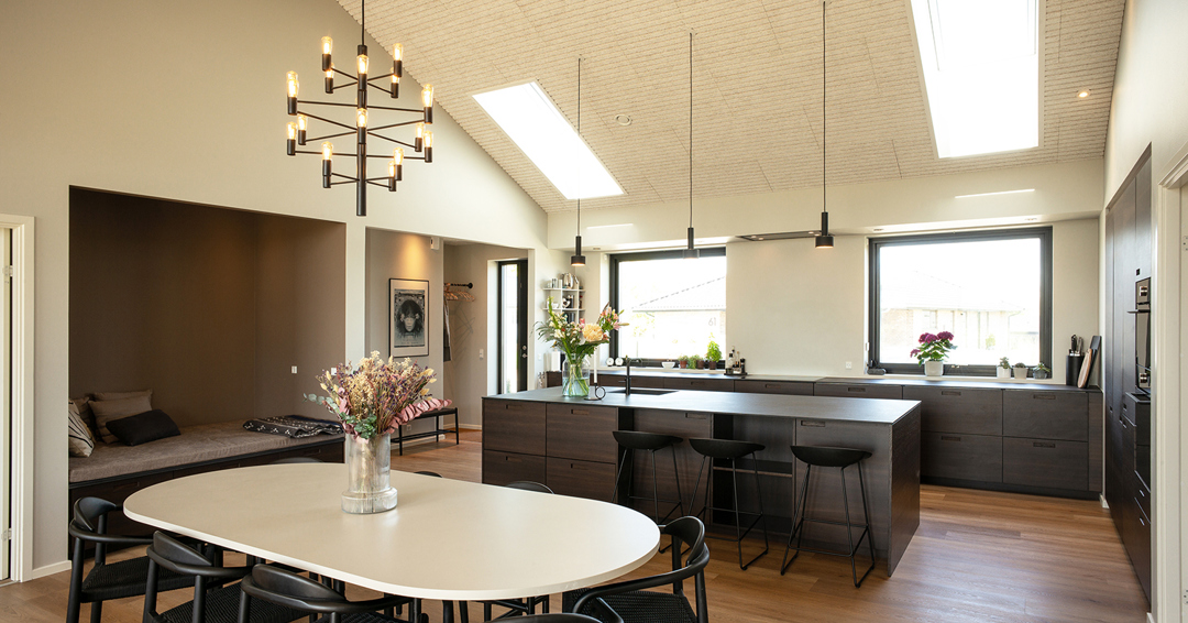 New family home with high ceilings | Troldtekt