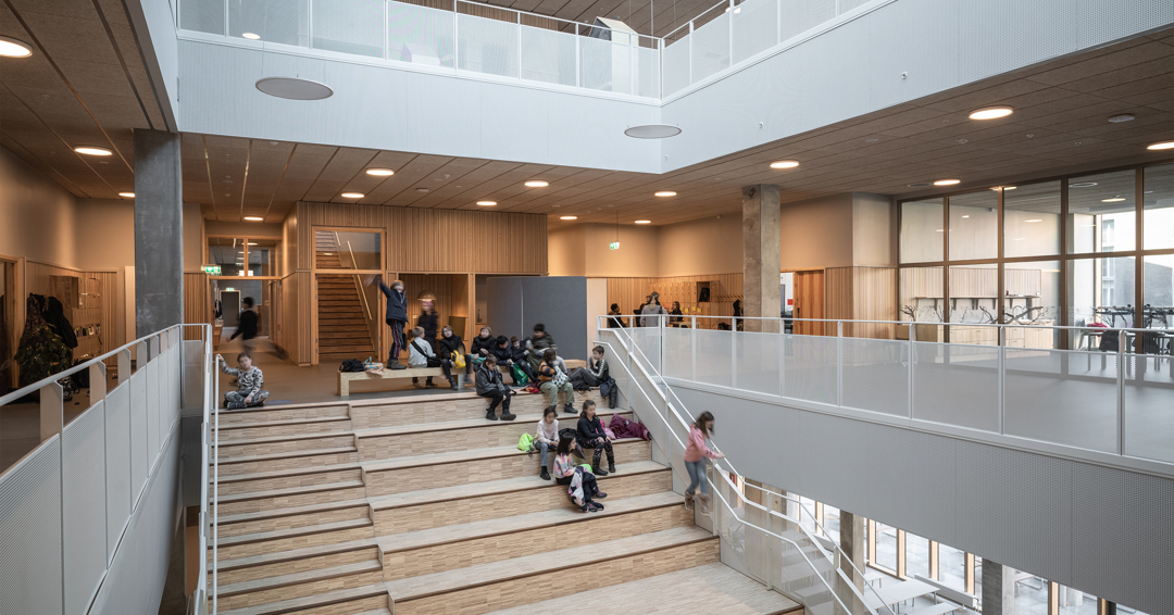 Architectural school environment with space for movement| Troldtekt