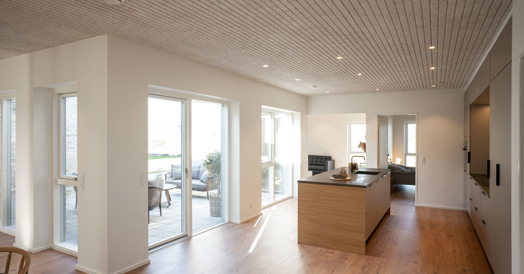 Choose a design ceiling with discreet grooves for your home I Troldtekt