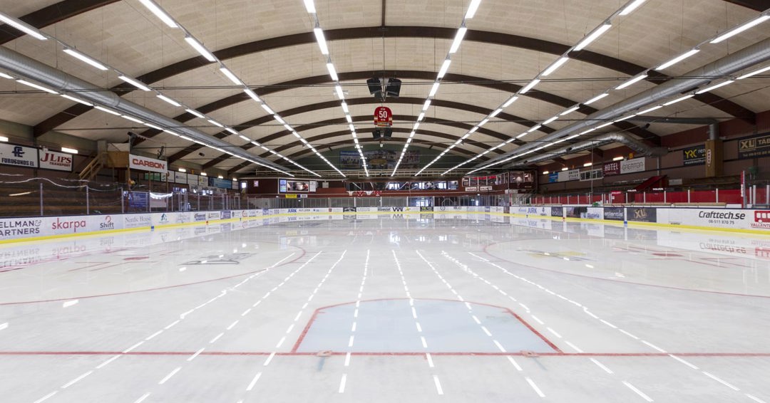 Acoustic ceiling in skating rink | Troldtekt
